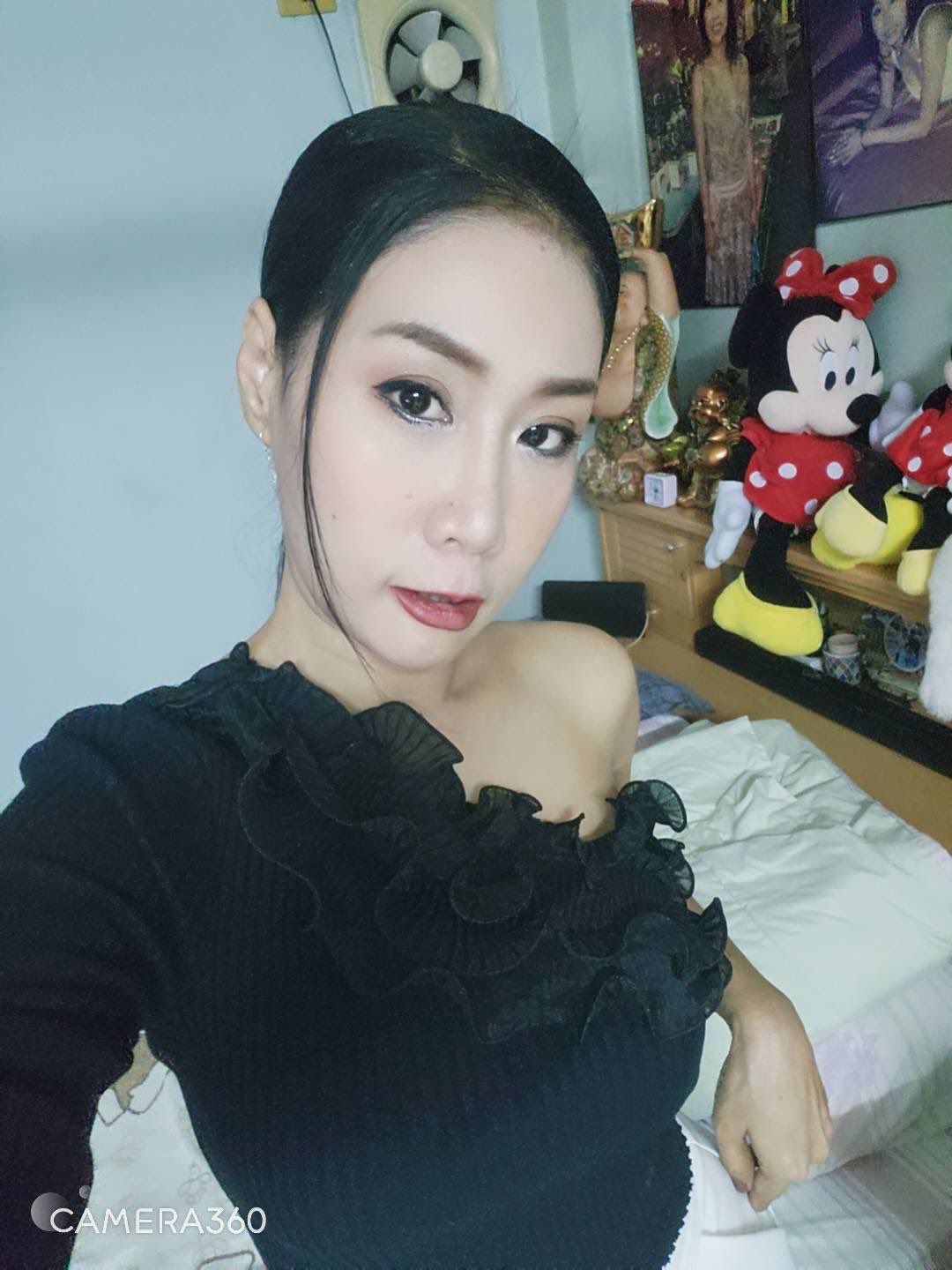 Club Zion(Bangkok) on Twitter: "ちなみにチーママは4人いまして、一人は私です！ ぜひ日本語でお声かけください。 基本的に早い時間は店の前にいるか、中で酔っ払って ...