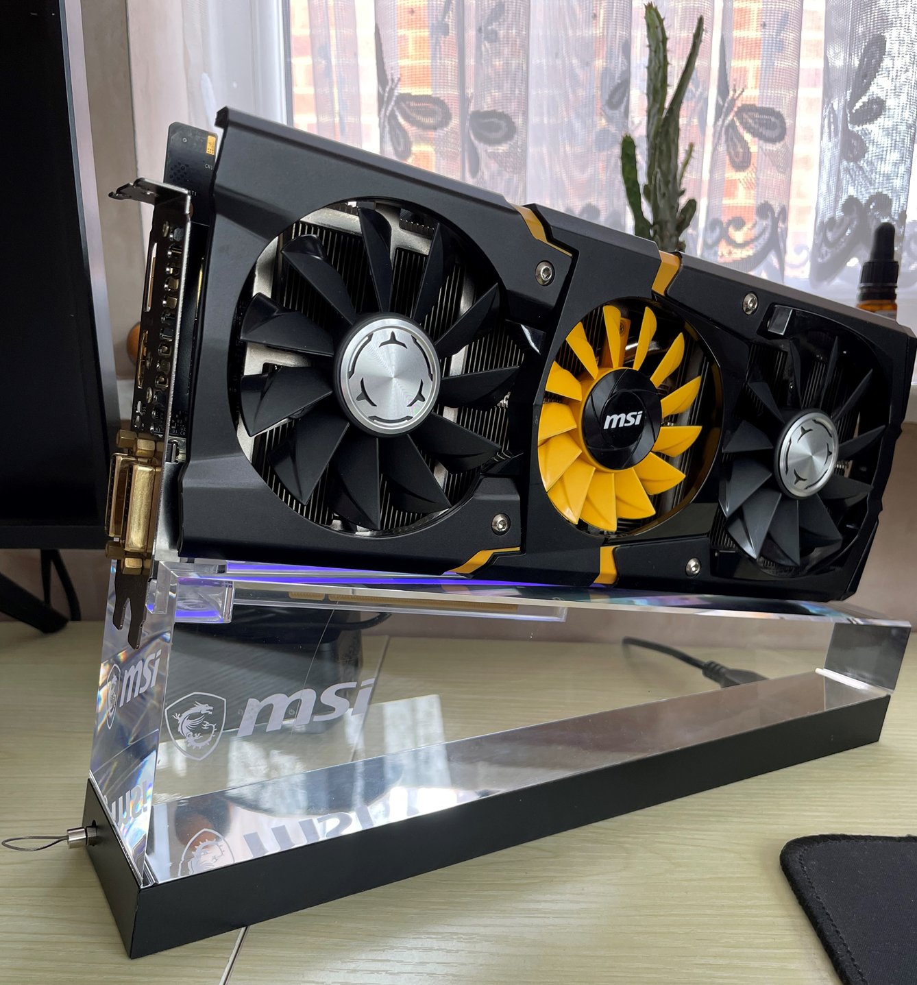 MSI UK on Twitter: "Shout out to @RGinHD for showing off this rare⚡780Ti Lightning graphics card ...