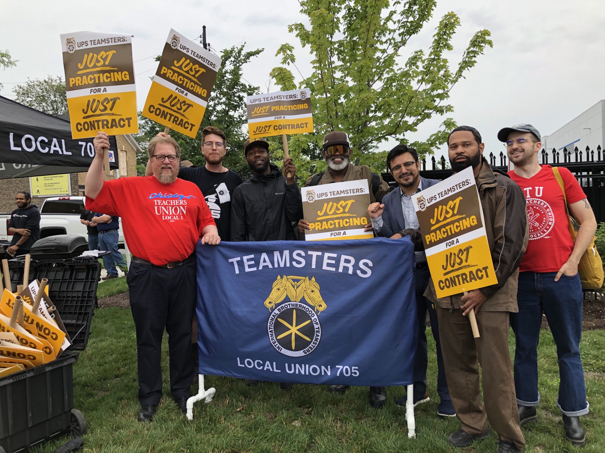 Richard Berg on Twitter: "⁦@CTULocal1⁩ out on the picket line with @Teamsters Local 705 # ...