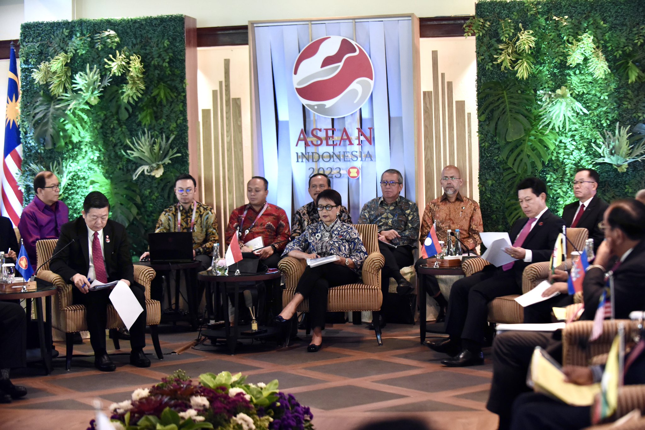 ASEAN on Twitter: "At the Retreat Session of #56AMMPMC, Indonesia as ASEAN Chair 2023 briefed ...