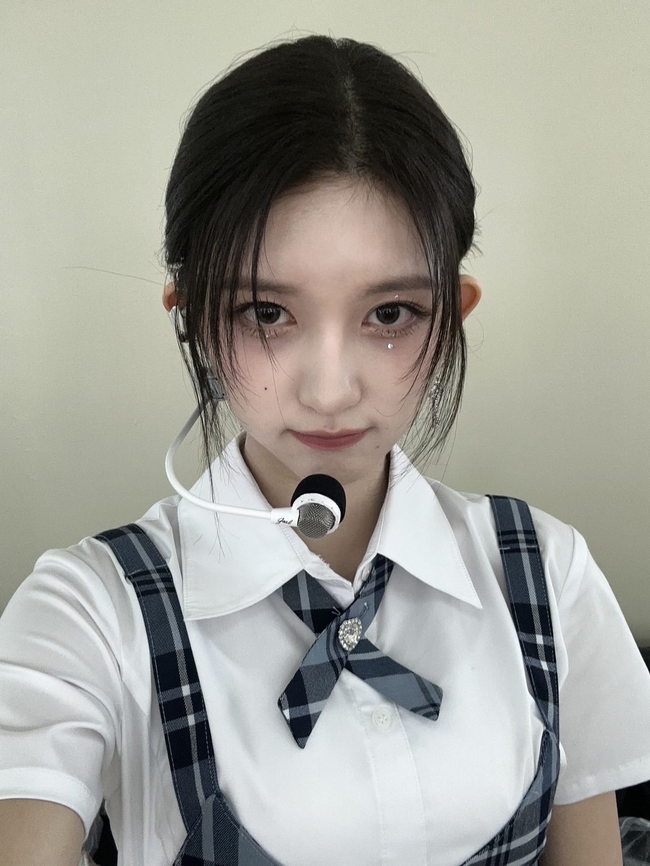 IVE GAEUL 아이브 가을 on Twitter: "다이브~~ 콘서트 잘봤어요? 🤍 #IVE #아이브 #アイヴ #GAEUL #가을 #ガウル https://t.co ...