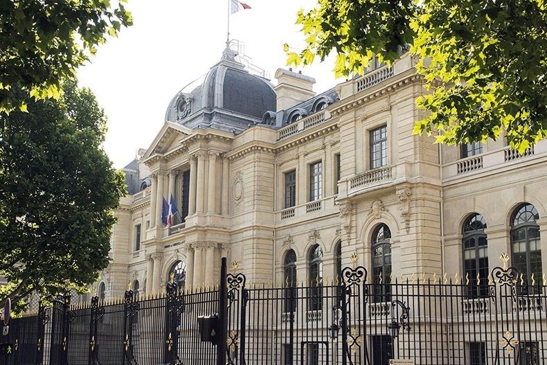 Club Walewski on Twitter: "Situé au 27, avenue de Friedland, l'Hôtel Potocki est l'un des plus ...