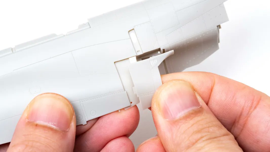 nippper.com on Twitter: "プラモを組み立てる上で必要な「貼る」という工程がここまでデザインされたプラモはほかにありません。 https://t.co ...