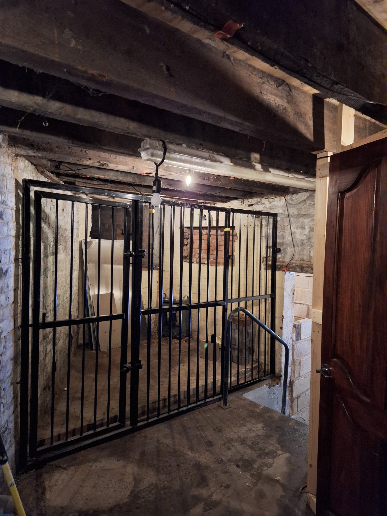 SirBlacksmith on Twitter: "What do you think of my temporary Medieval Cell ?? It's far from ...