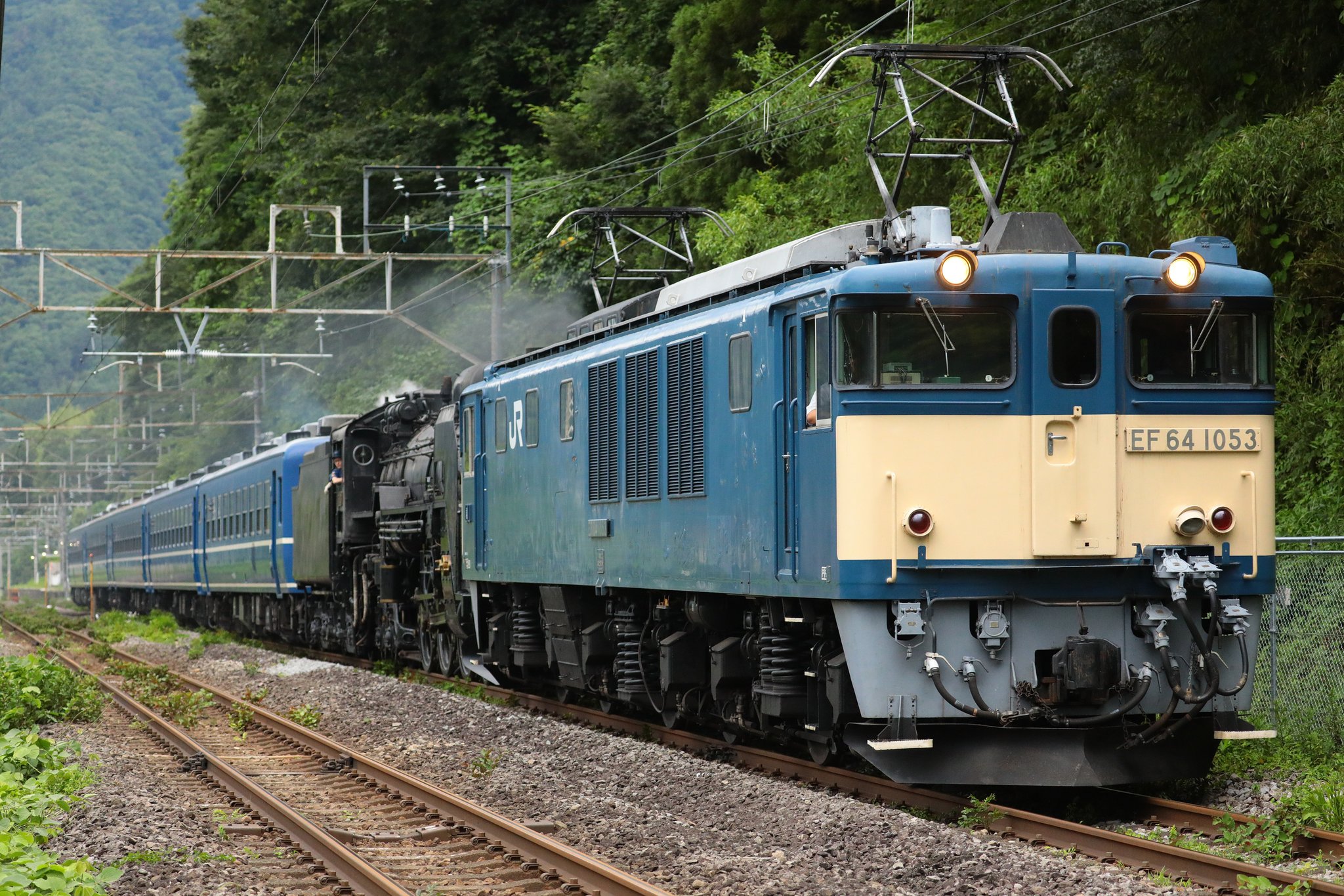 どーなつ on Twitter: "2023.07.13 試8734レ C61 20 試運転 EF64 1053+C61 20+12系5B (C61 20不調のためEF64 1053先頭 ...