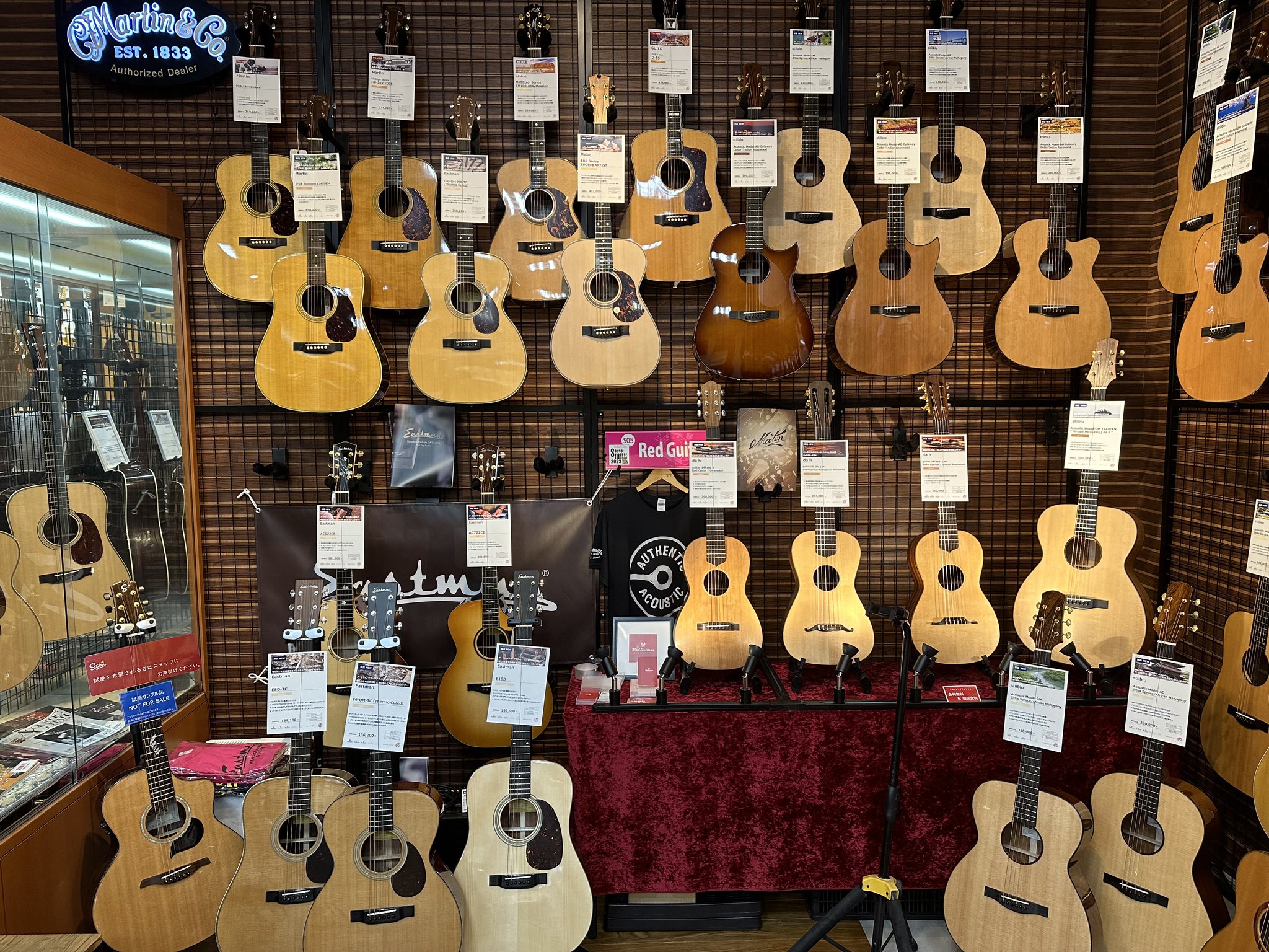 Hiro Yamada | Blue Guitars,Ukulele Colors on Twitter: "Today🤙 #RedGuitars https://t.co ...