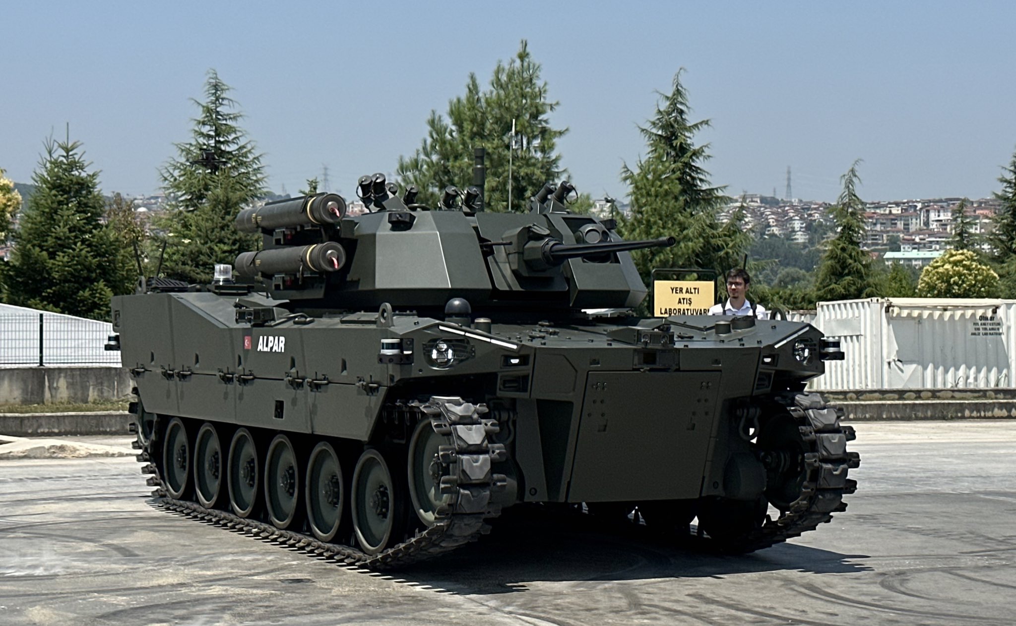 SavunmaTR on Twitter: "🇹🇷Otokar tarafından geliştirilen #ALPAR ağır sınıf İKA’nın; • Zırhlı ...