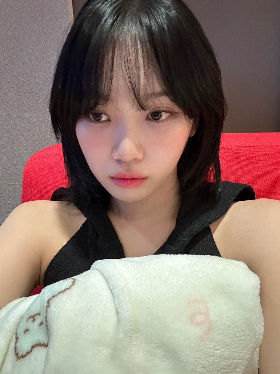 le sserafim pics on Twitter: "HELLO MISS CHAEWON"