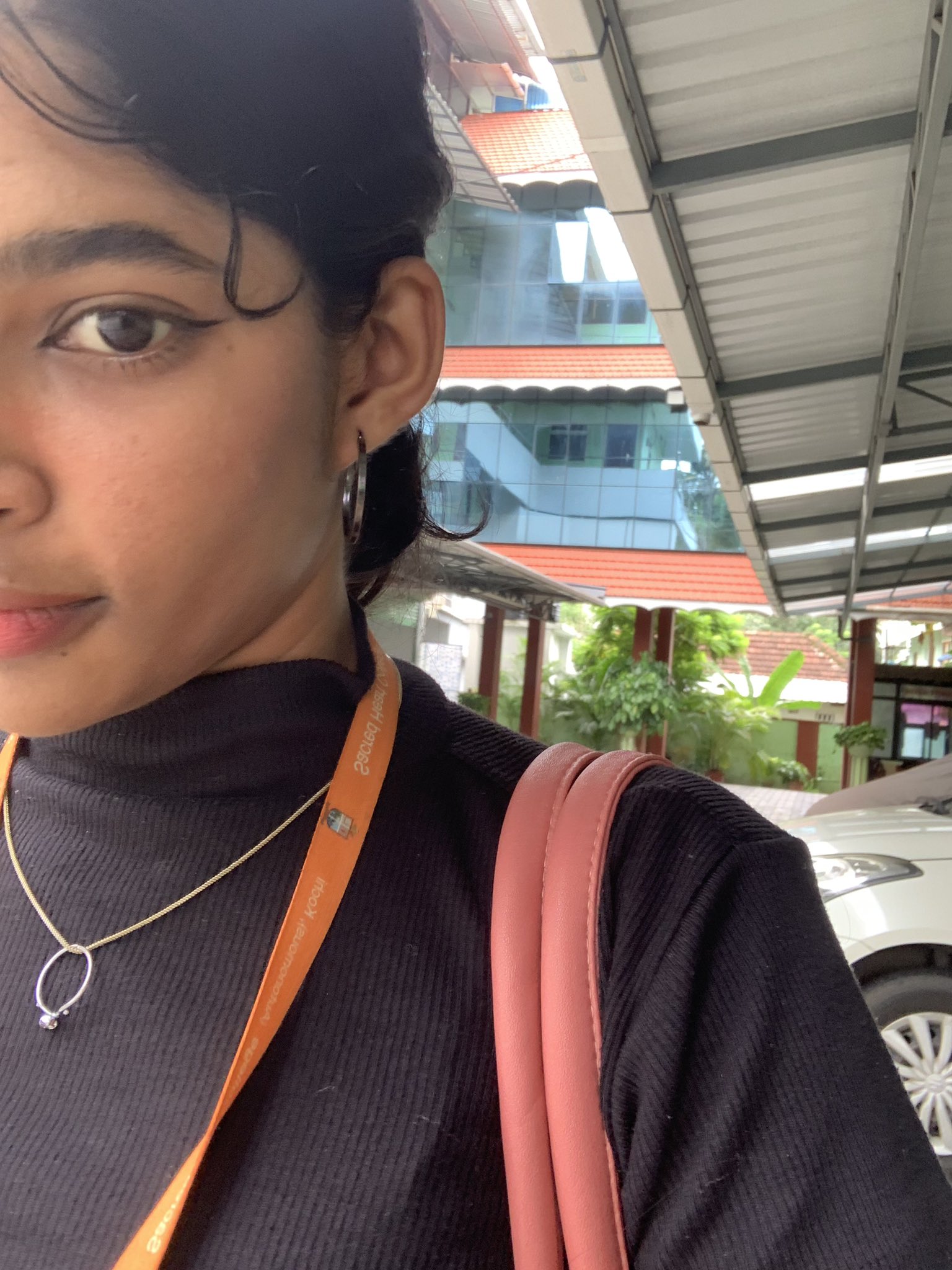 siya on Twitter: "Hi, you’re cute. Btw let’s connect. https://t.co/5BuwHQLuSE" / Twitter