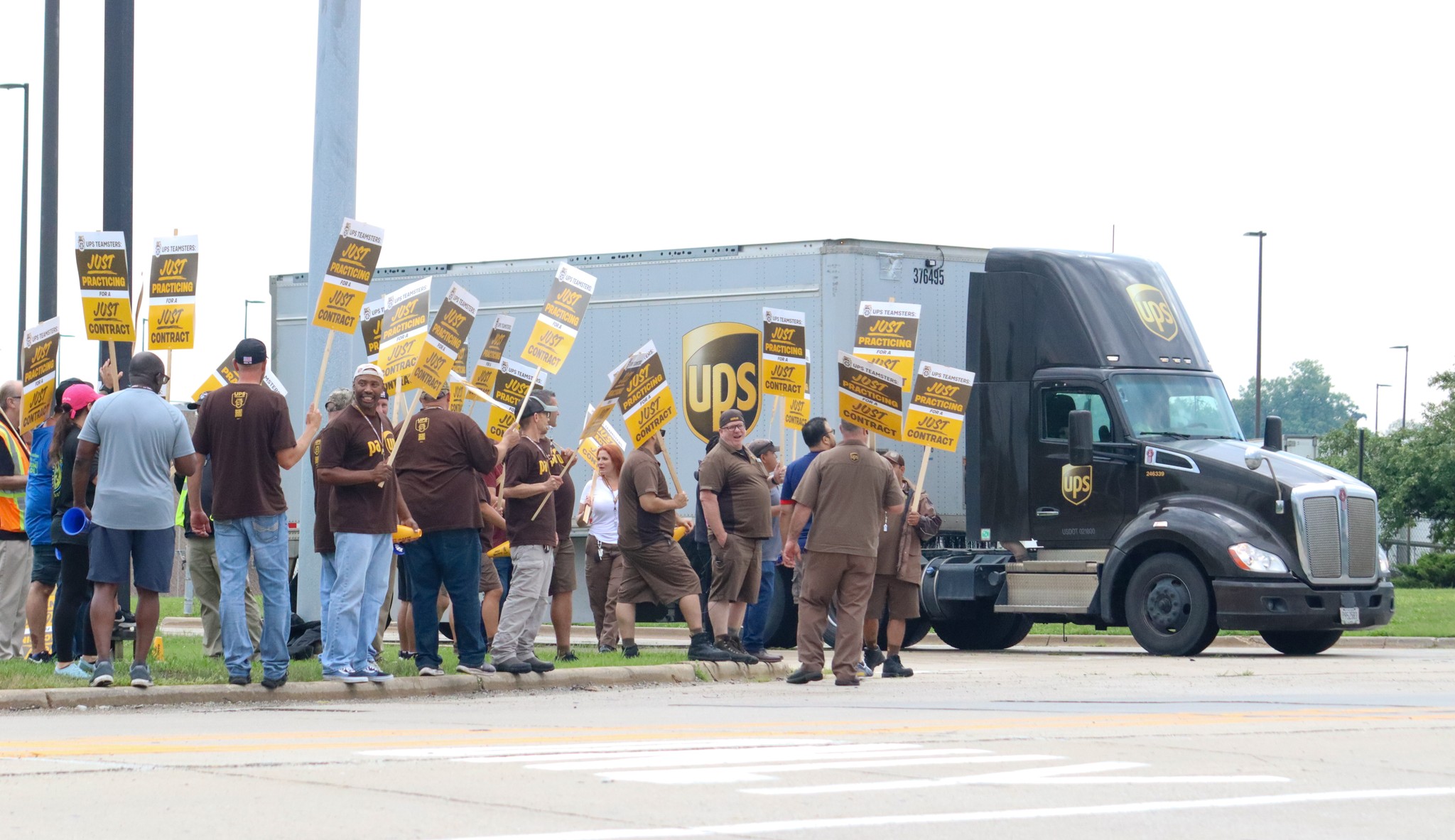 Teamsters on Twitter: "With General President Sean M. O’Brien on a boisterous practice picket ...