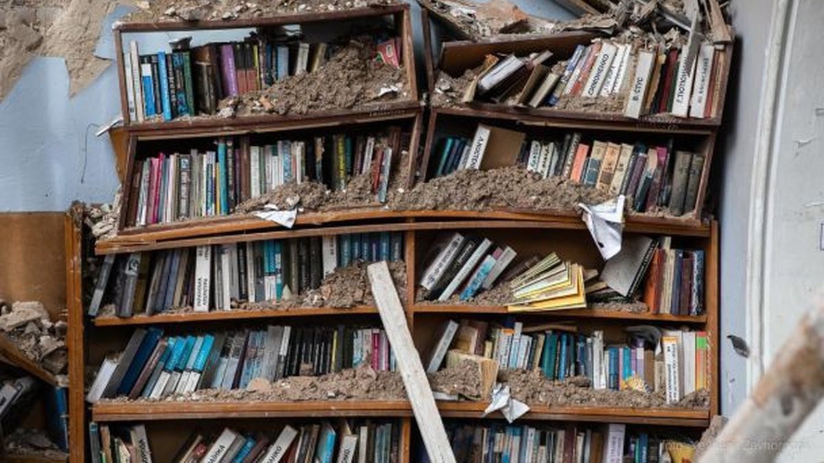 Jason Jay Smart on Twitter: "Russia has destroyed > 100 Ukrainian libraries. 1984 was about Russia."
