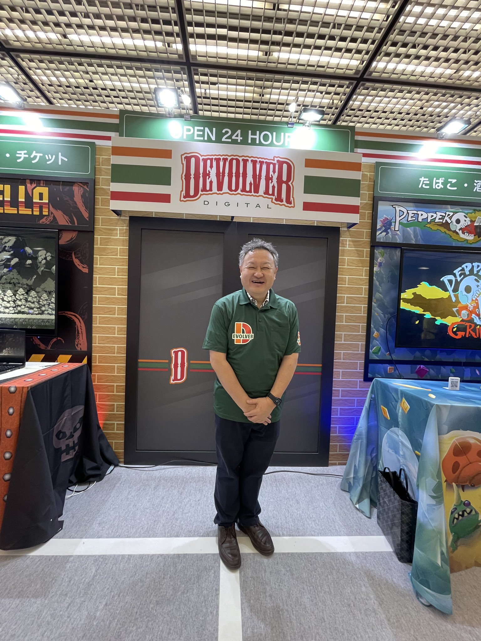 Shuhei Yoshida on Twitter: "Welcome to @devolverdigital booth! いらっしゃいませ、温めますか？ #BitSummitLetsGo ...