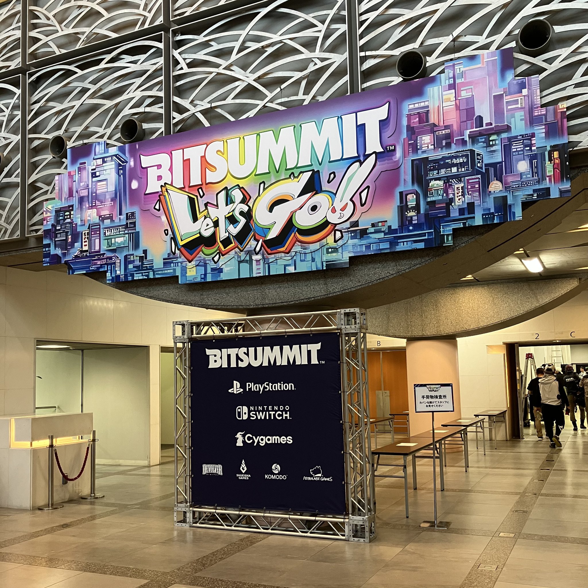 大阪電気通信大学 on Twitter: "今日から日本最大級のインディーゲームの祭典 「BitSummit Let’s Go!!」がスタート🎮👾 デジタルゲーム学科とゲーム＆メディア学科の ...