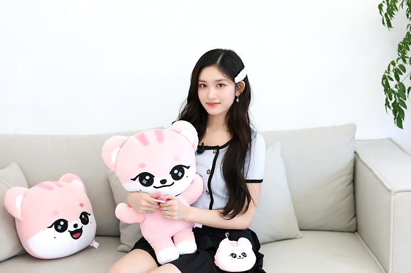 IVE NEWS on Twitter: "[PHOTOS] 230714 IVE x MINIVE MAGAZINE - IVE July issue pictorial (with ...