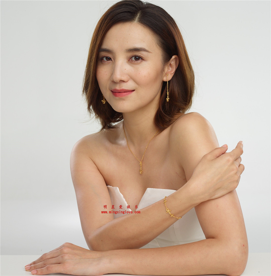 mingxinglove on Twitter: "#宋佳 为某珠宝广告拍摄的广告宣传片花絮照片，大尺度深V露胸裙，放大可看清肌肤纹理，高清4K分辨率原图无修 #生图 下载 #明星生图 ...