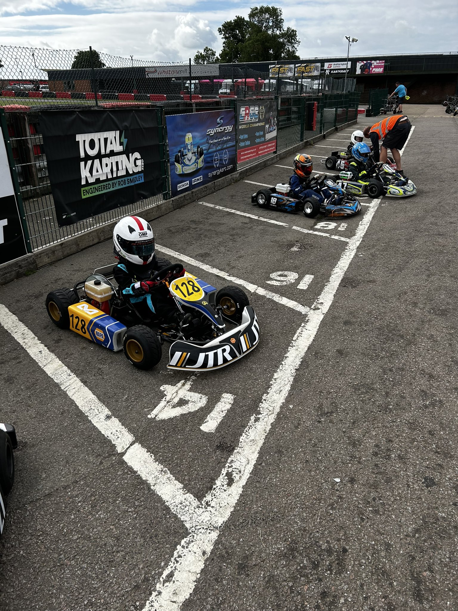 Nick Tandy on Twitter: "Fast Felix P2 in his first ever qualifying session! 3 heats and a final ...