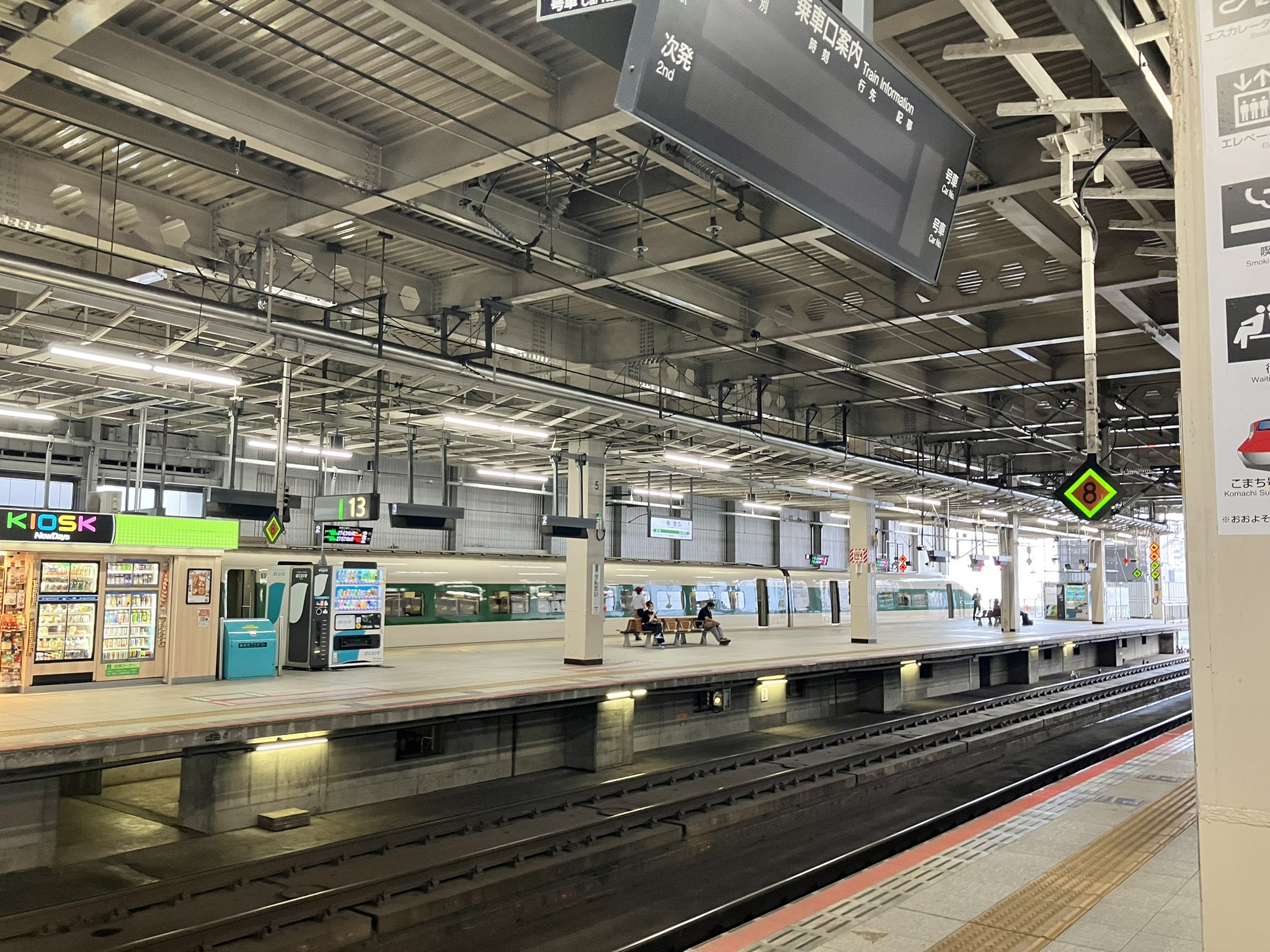 E657系特急つくば山 on Twitter: "JR東日本 仙台駅新幹線14番ホームに停車中のE2系1000番台(J66編成)200系カラーで運用の「やまびこ154号」東京行き。 尚この ...