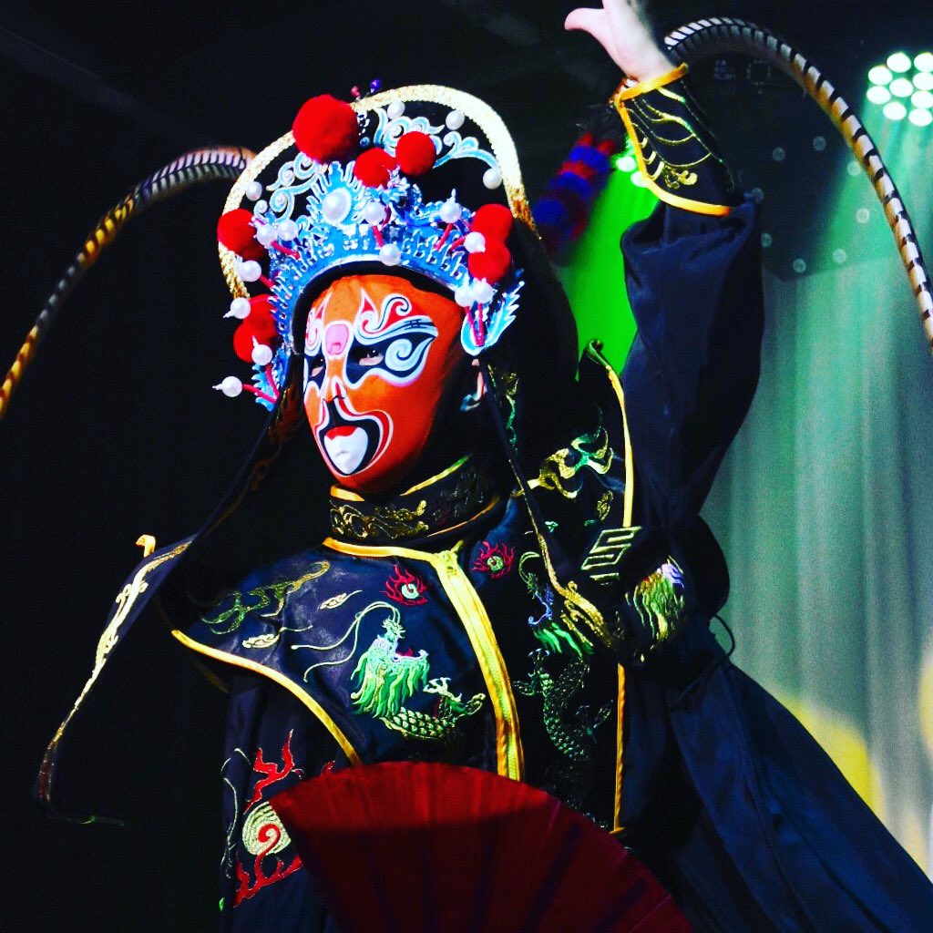 変面俳優 姜 潤 Kyo Jun on Twitter: "【現場数日本一】 手品家では1日に2〜4回のステージがあります 僕は変面で圧倒的になりたいという漠然とした目標がありますが まずは誰 ...