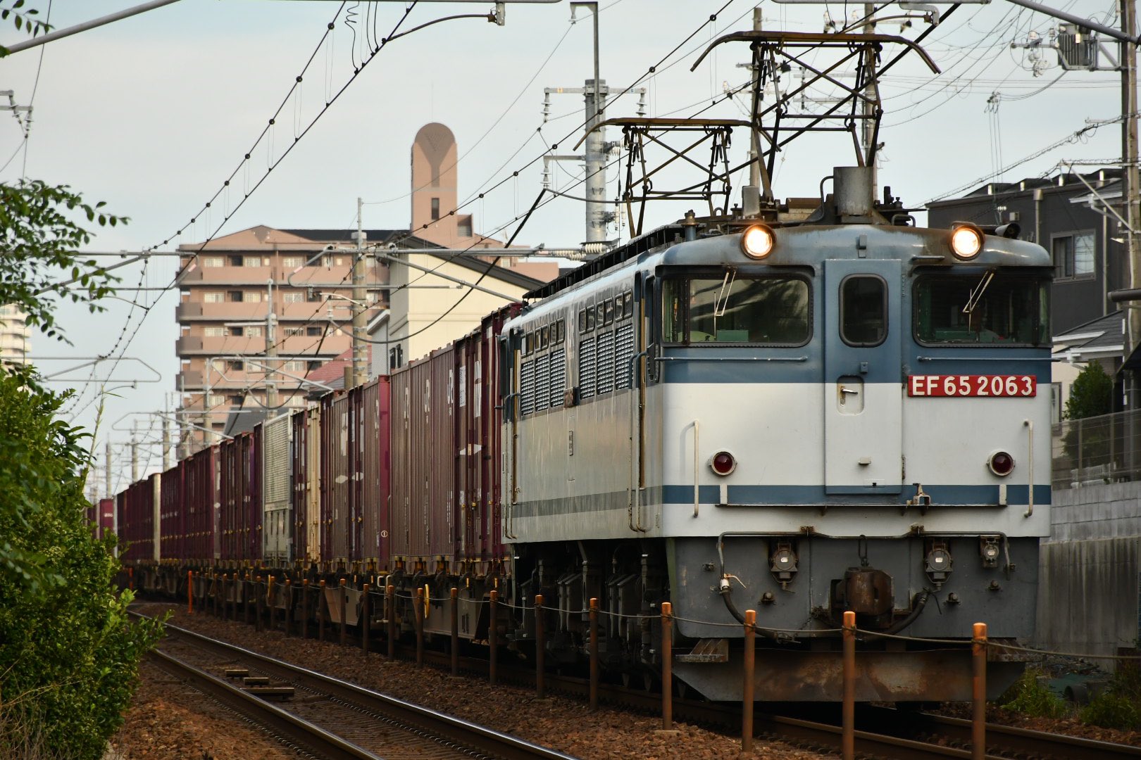 神戸線民 on Twitter: "75レ EF65-2063 西明石～大久保17時48分通過 残りわずかな更新色かつ10月で落ちると噂されている2063号機が遅れなしで来てくれました ...