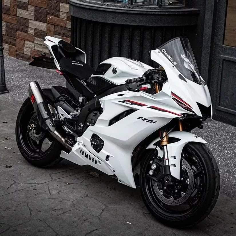 Yamaha R6 White