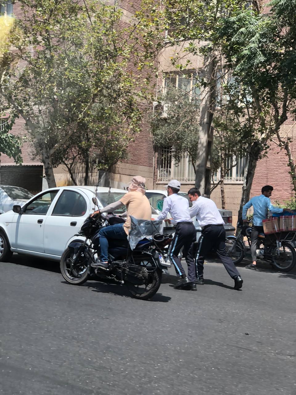 مجید میرزایی حواس پرت On Twitter اینا سرباز پلیس راهنمایی رانندگی