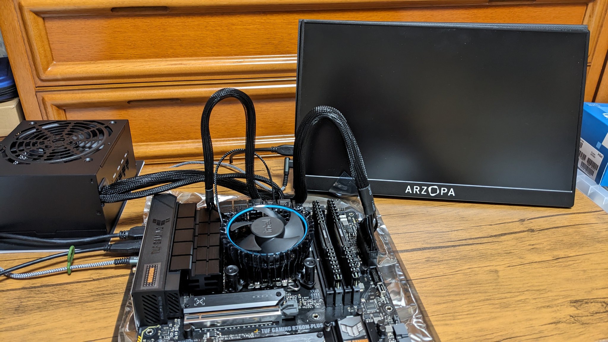 織匡俗@C102 土曜日 東ウ55b on Twitter: "とりあえずリテールクーラーとメモリ刺して最低環境で起動…！！ BIOS起動ﾖｼｯ！！！ https://t.co ...