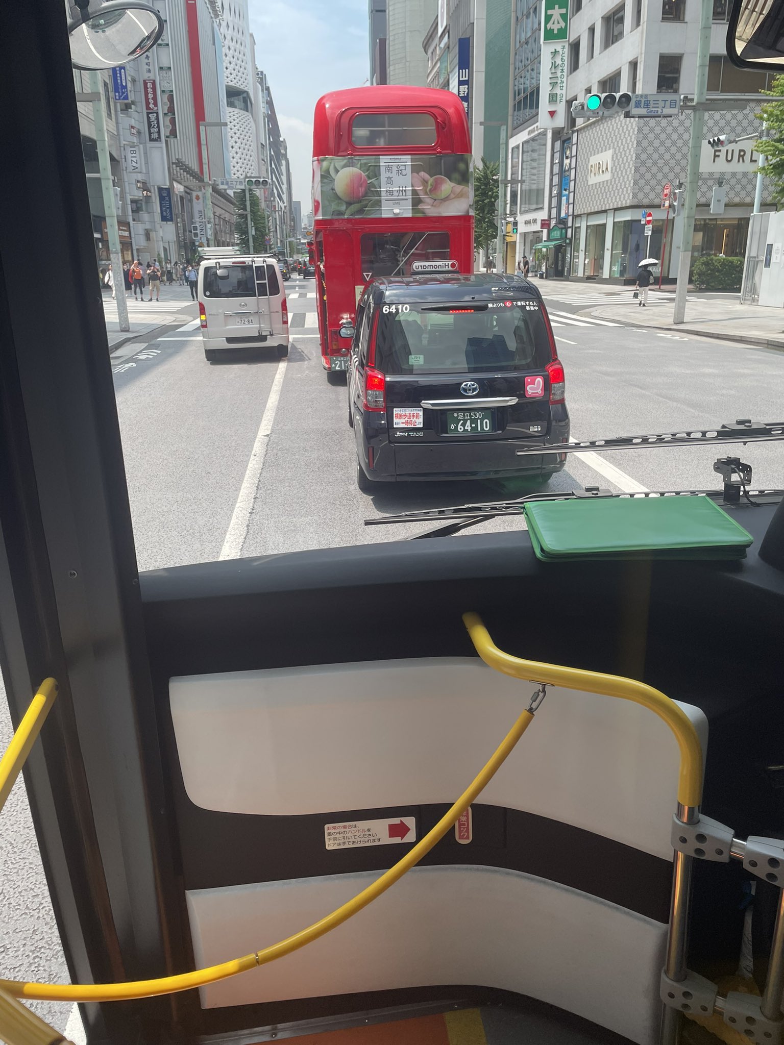 ハロ鉄Acty'23@mm'22小田湘南線©︎💉💉💉💉 on Twitter: "銀座を走るJRバス関東の水素の手前に何か走っているのだが。 ロンドンバスと水素が並んで走る光景。 モーニング娘 ...