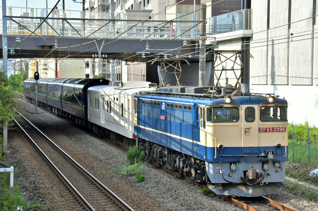 遠藤 ユキ on Twitter: "9564レ ロイヤルエクスプレス甲種 EF65-2096+マニ50 2186+ 伊豆急2100系R-5編成5B(THE ROYAL EXPRESS) 鶴見 ...