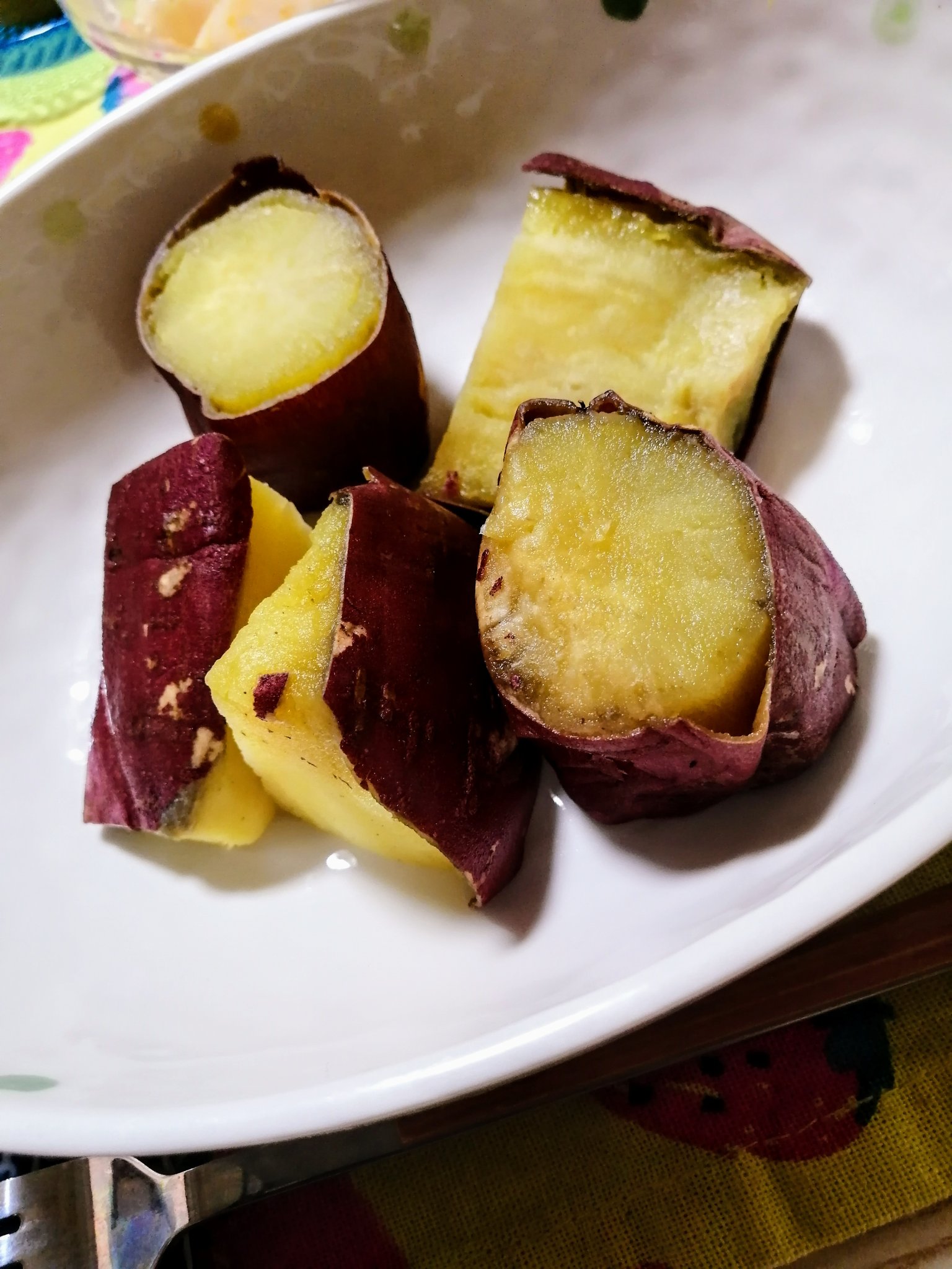 アル中おやぢ OKKUN on Twitter: "【別腹大明神のようなブランチ】 冷やし焼き芋 ※ ブランド芋 甘太くん使用 チーズかまぼこのサラダ 豆乳飲料 アーモンド 桜ういろう ...