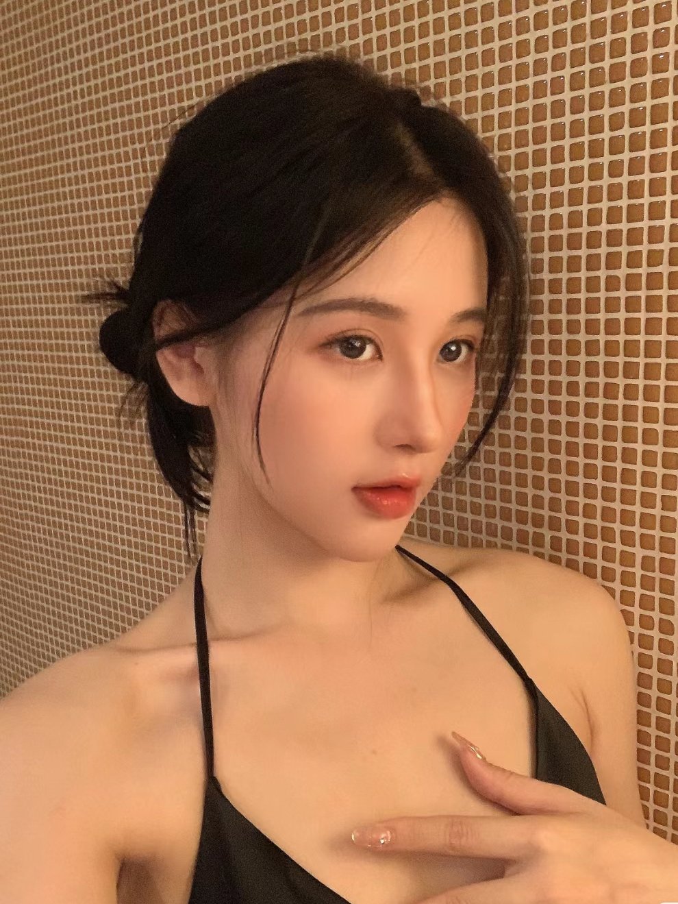 🌸佟玉雯🍒 on Twitter: "你还出去的吗，不出去我关门了啊😏 https://t.co/VSlWkbUcxN" / Twitter