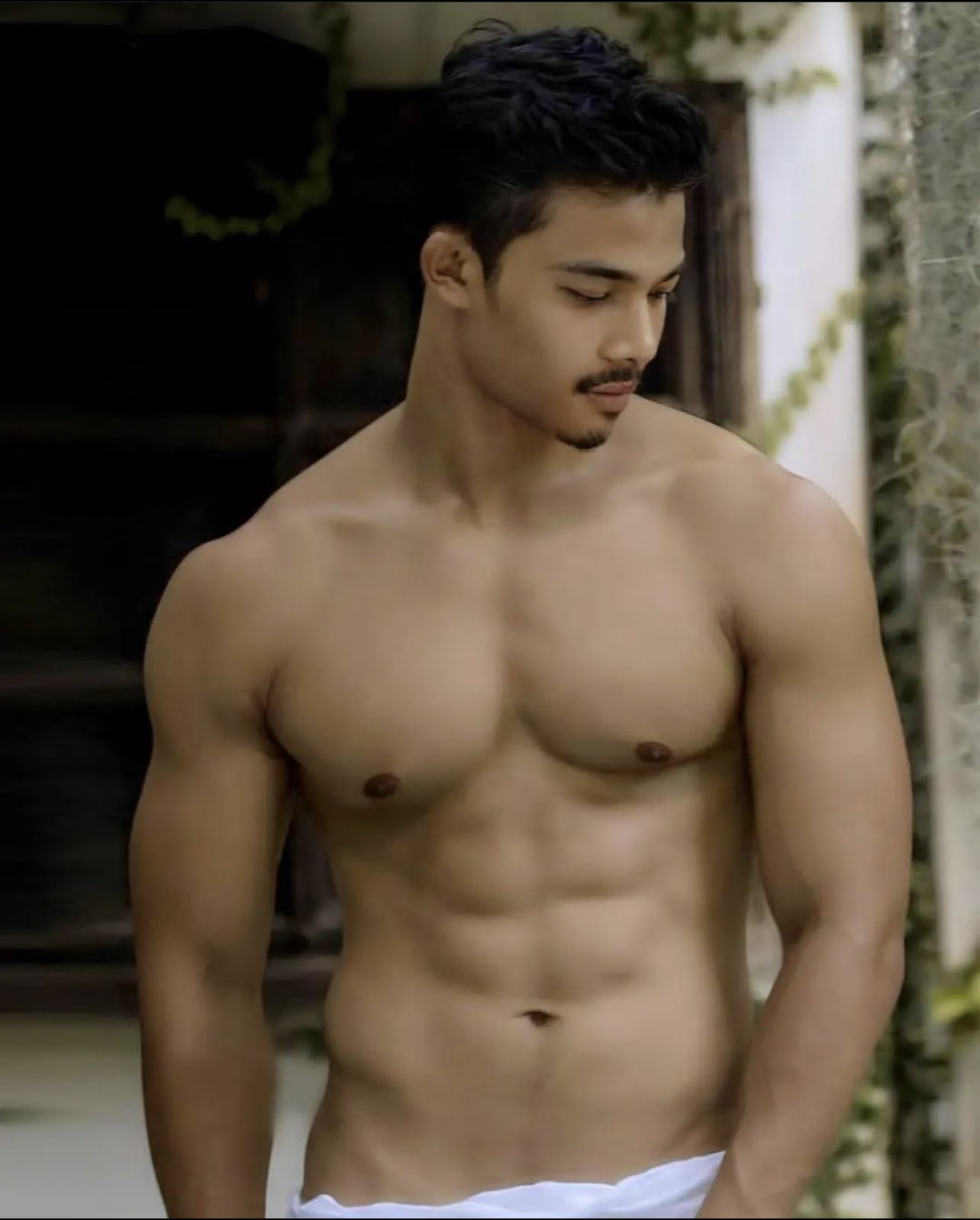 Gentletop on Twitter: "Yung tito mo na matagal mo nang pinagpapantasyahan. https://t.co ...