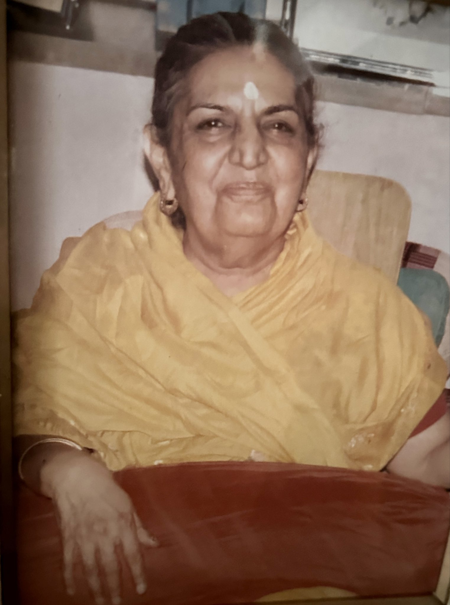 Hema Malini on Twitter: "My Guru Ma🙏🌺🌼 🌼Ma Indira Devi of the Hari Krishna Mandir, Pune🙏🙏🌸 Her ...
