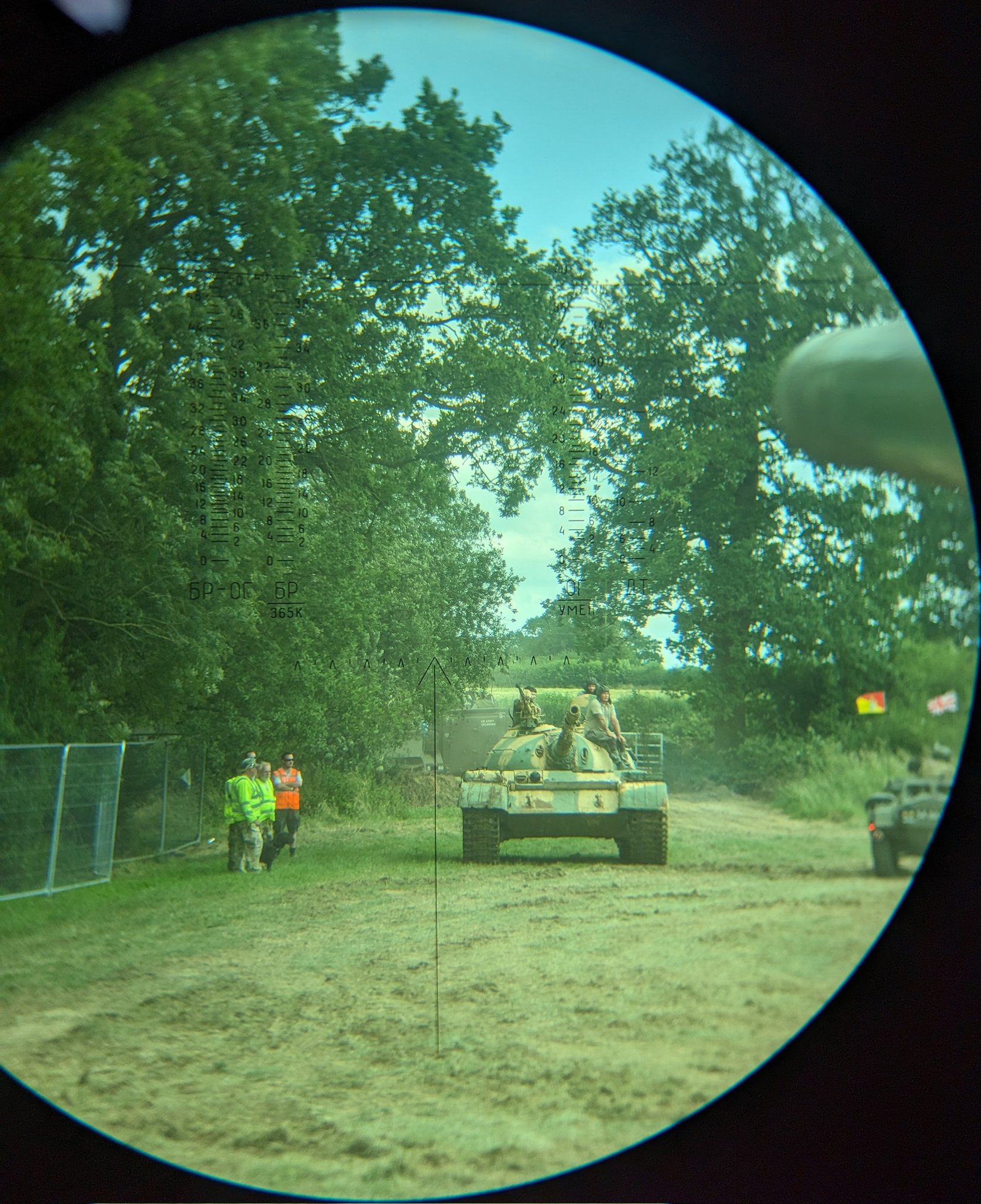 Tank Archives on Twitter: "The gunner in a T-34-85 tank has two vision devices: a 4x TSh-15 gun ...