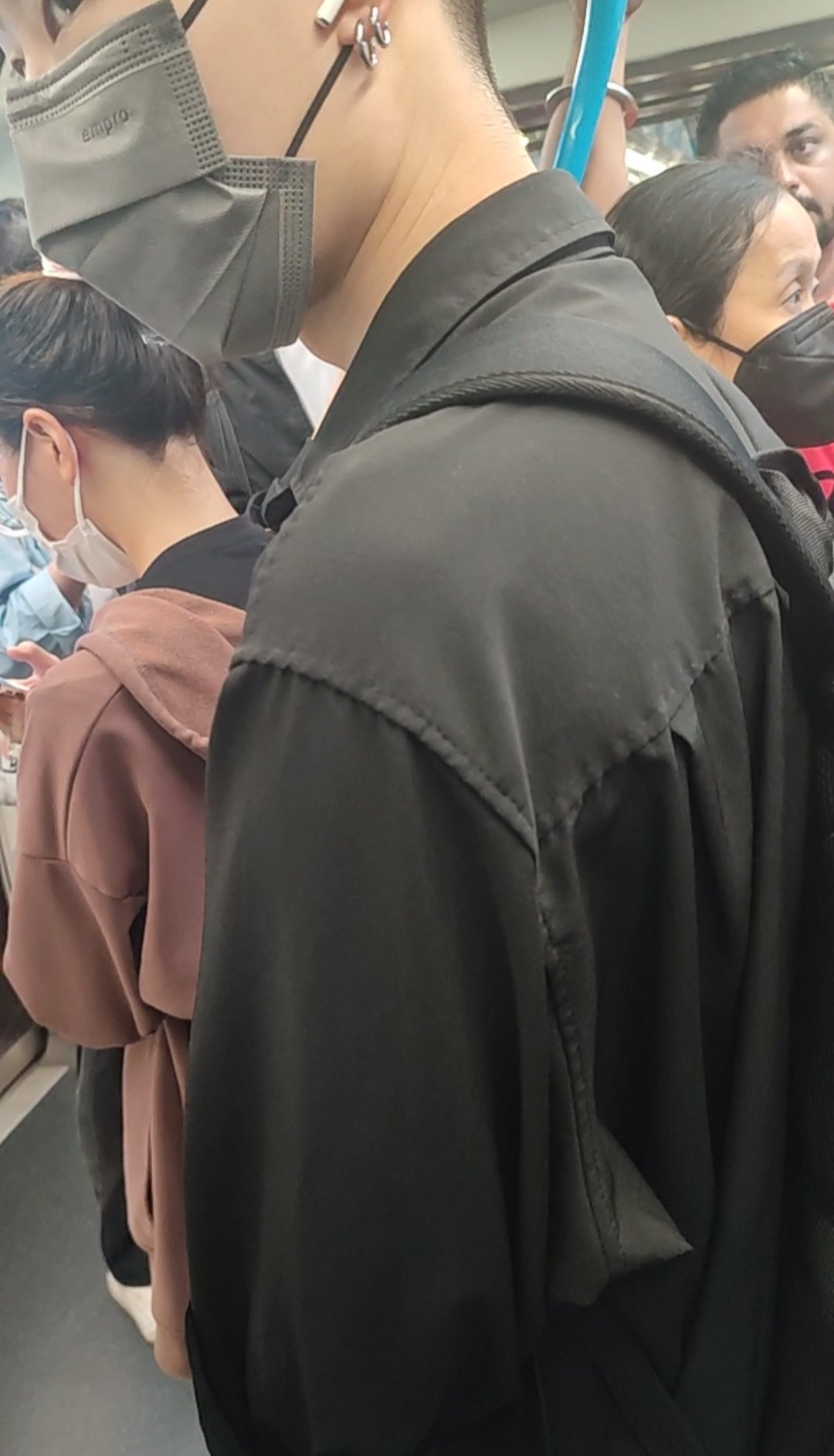 180cmBoy on Twitter: "MRT巧遇帅哥 ️ 没想到我也有怂的一天🥹🥹 有人如果认识可以PM他的IG给我吗？ 我可以请吃饭！ https://t.co/ft8bc81T2M ...