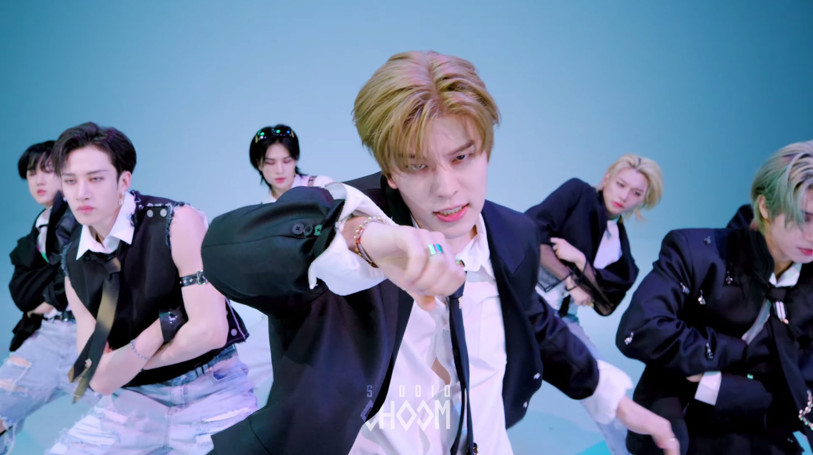 Stray Kids Chart Data on Twitter: "[BE ORIGINAL] "특(S-Class)" (4K) has now surpassed 6,000,000 ...