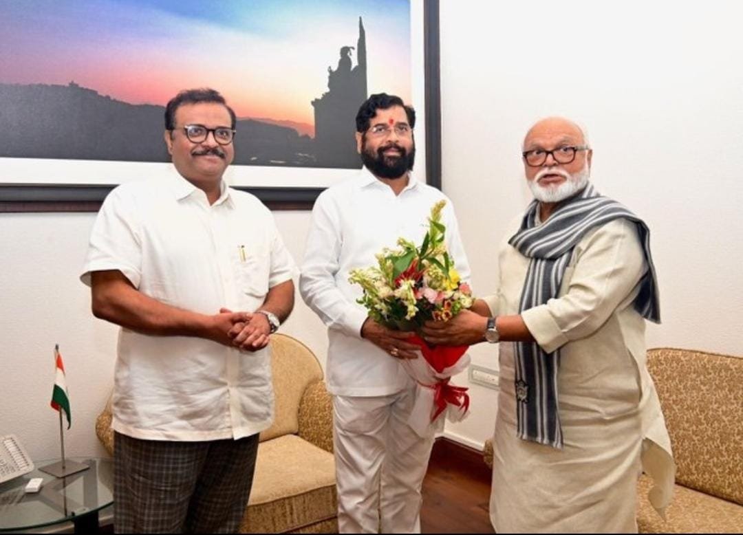 ANI on Twitter: "Maharashtra | NCP leader Chhagan Bhujbal met Maharashtra Chief Minister Eknath ...