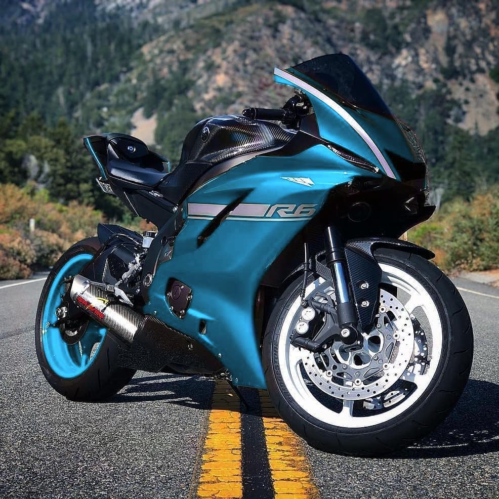 Yamaha R6 Black And Blue
