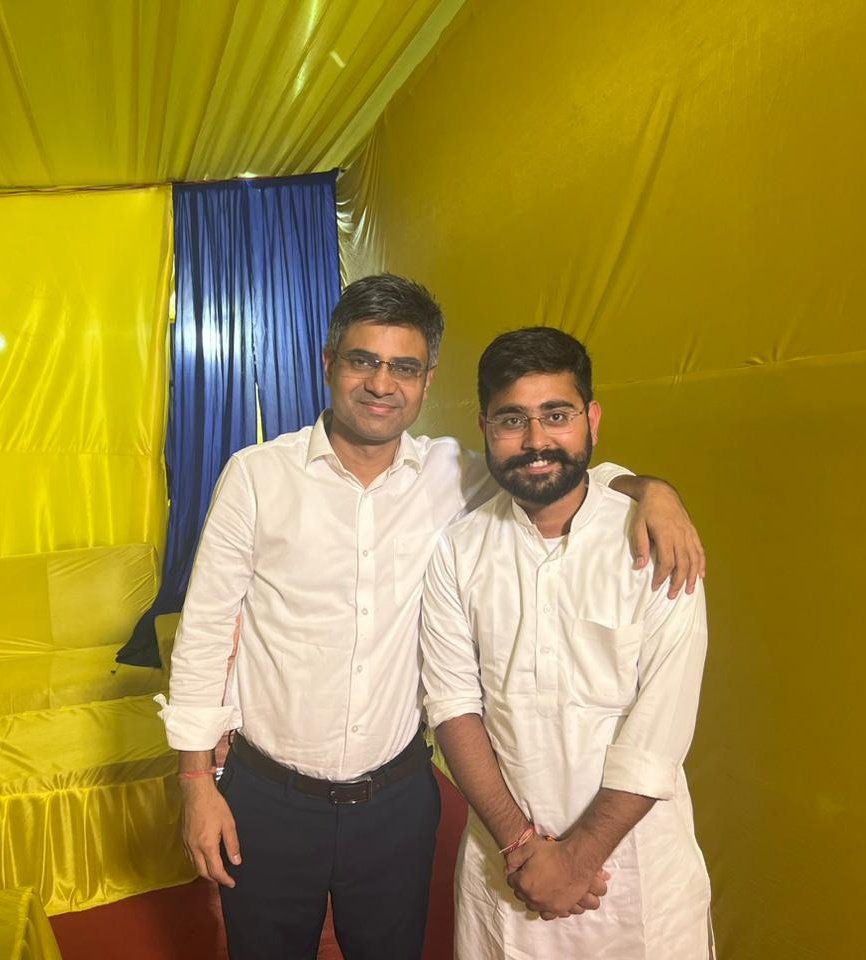 Harsh Singh on Twitter: "Met an instrumental figure behind AAP's success,a true dark horse whose ...