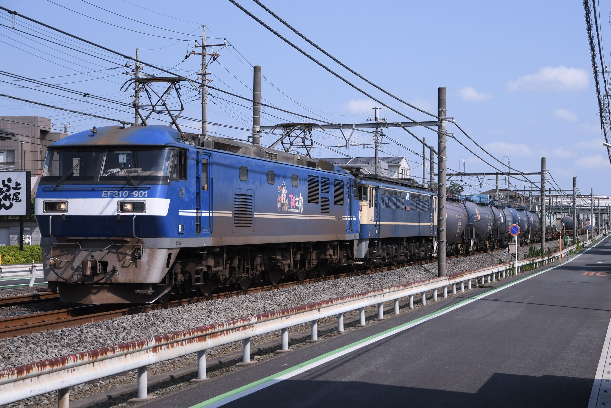 kuragano.@2日目東T-13b on Twitter: "全国210万人のEF210大好きクラブの皆様こんばんは。 本日は8765列車にEF210-901が登板し、EF65 2091の ...