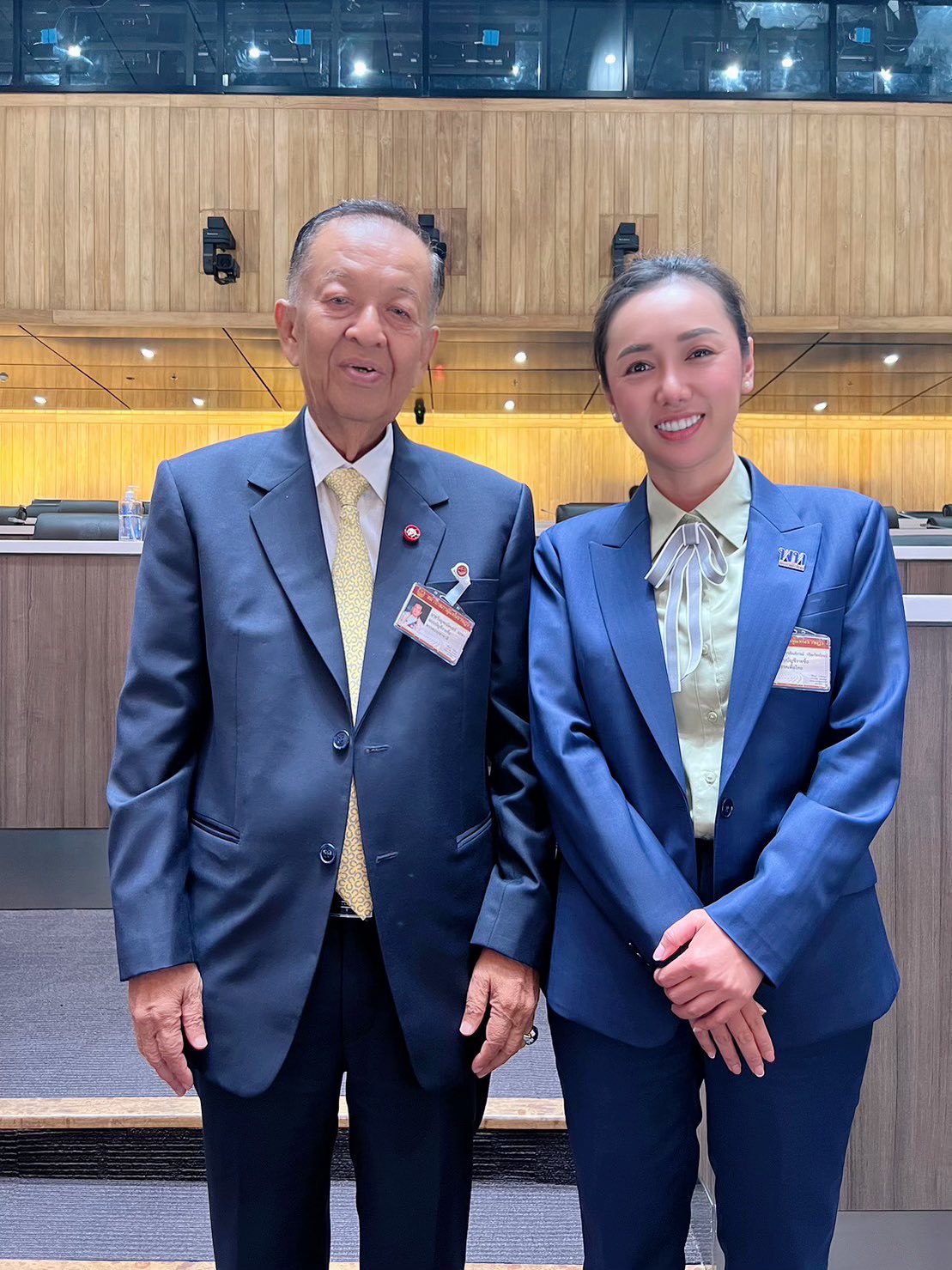 Dr Ying Rinthipond Varinvatchararoj On Twitter ประชุมสภา ทุกอย่างลง