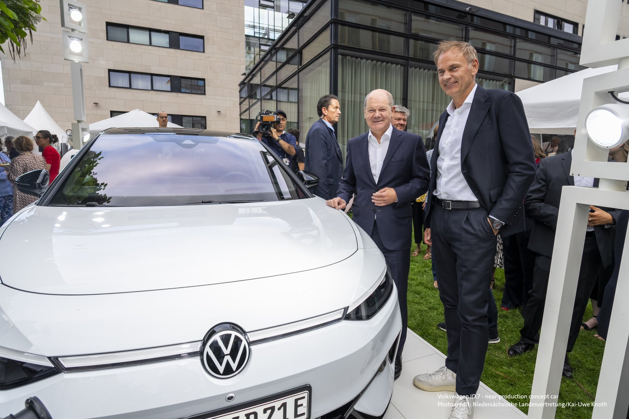 Volkswagen Group on Twitter: "#eMobility at scale: From cells to batteries and e-cars, that’s ...