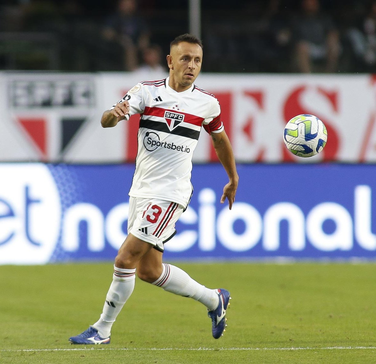 Somos São Paulinos on Twitter: "Aos 37 e titular no São Paulo, Rafinha evita planos de se ...