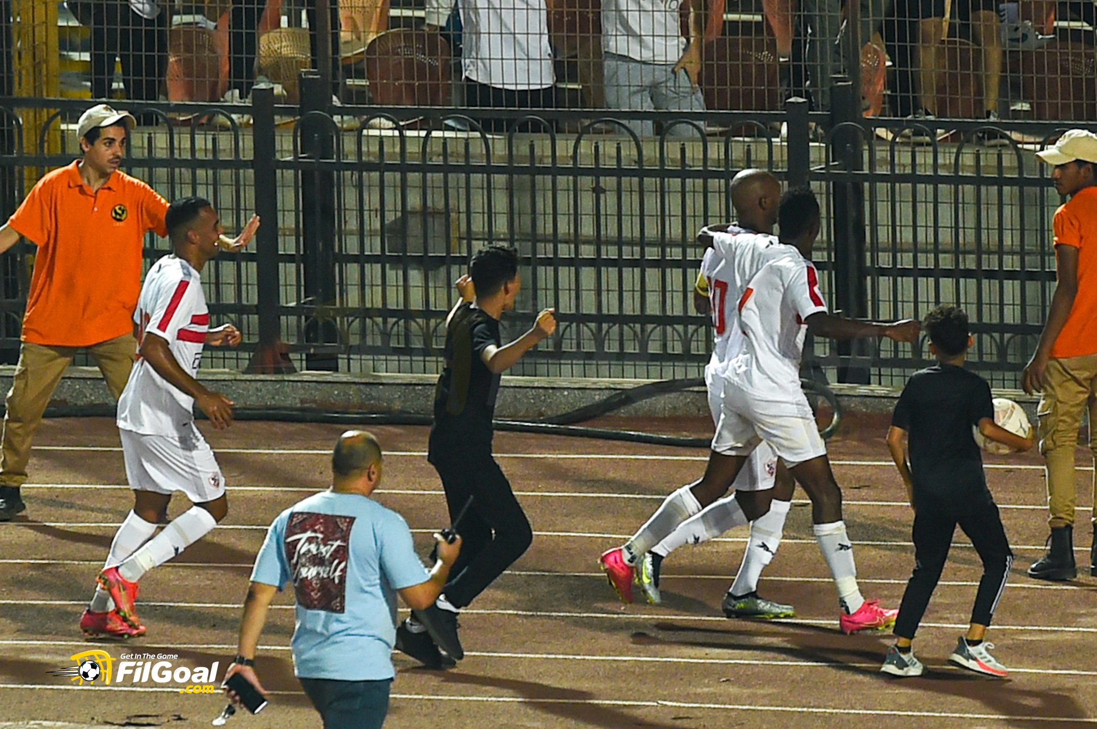 FilGoal on Twitter: "احتفال شيكابالا مع الجماهير بعد هدفه في مرمى المقاولون العرب ⚪🏟️ تصوير ...