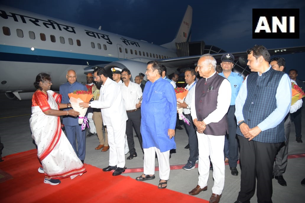 ANI on Twitter: "Maharashtra | President Droupadi Murmu arrived at Nagpur airport and was ...
