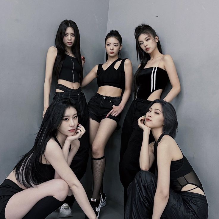 ITZY Charts on Twitter: "[ Trending Party ] Reply & rt with this sentence, add pic/gif + My ...