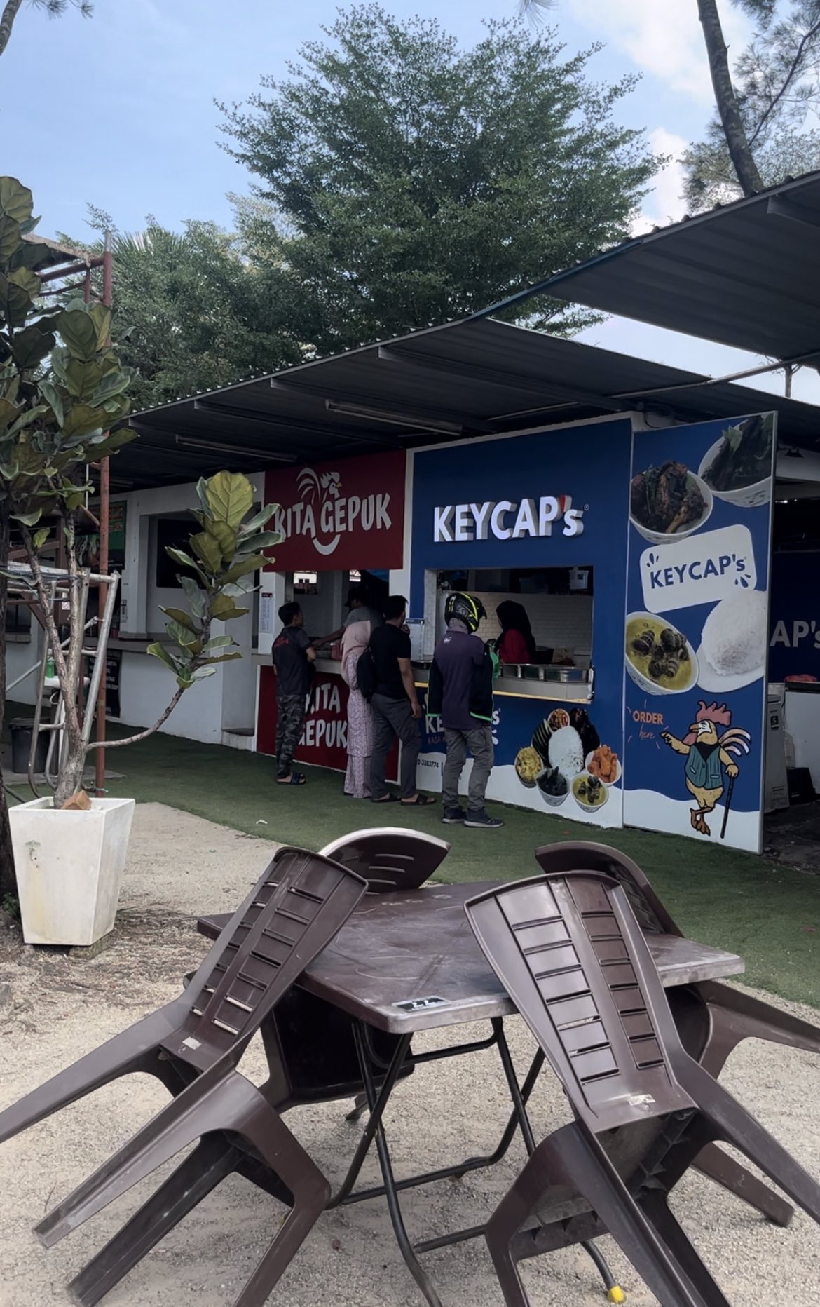 Jue Ons on Twitter: "Kedai di Food Valet Kajang. Waze je keycap’s. Kedai bukak jam 11am - 10pm ...
