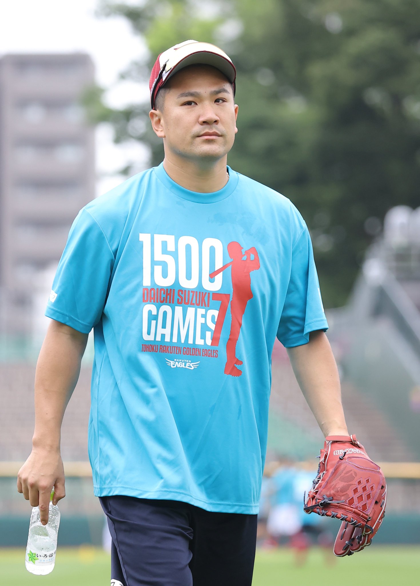 サンスポ×EAGLES on Twitter: "【楽天-オリックス】5日、監督推薦でオールスターに選ばれた田中将大投手と小深田大翔選手も鈴木大地選手のの通算1500試合出場達成記念シャツで ...