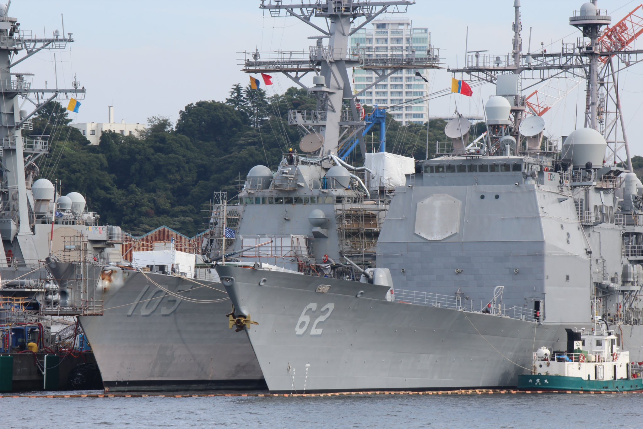 きつね on Twitter: "横須賀）Yokosuka USS CG-62ロバートスモールズ USS DDG-105デューイ https://t.co/Imlwu9DnNG" / Twitter