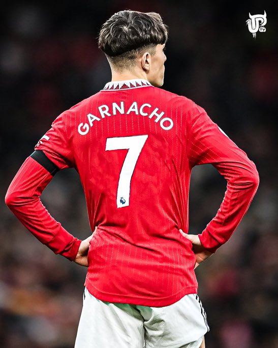 Manchester United made a mistake not giving the number 7 to Garnacho ...