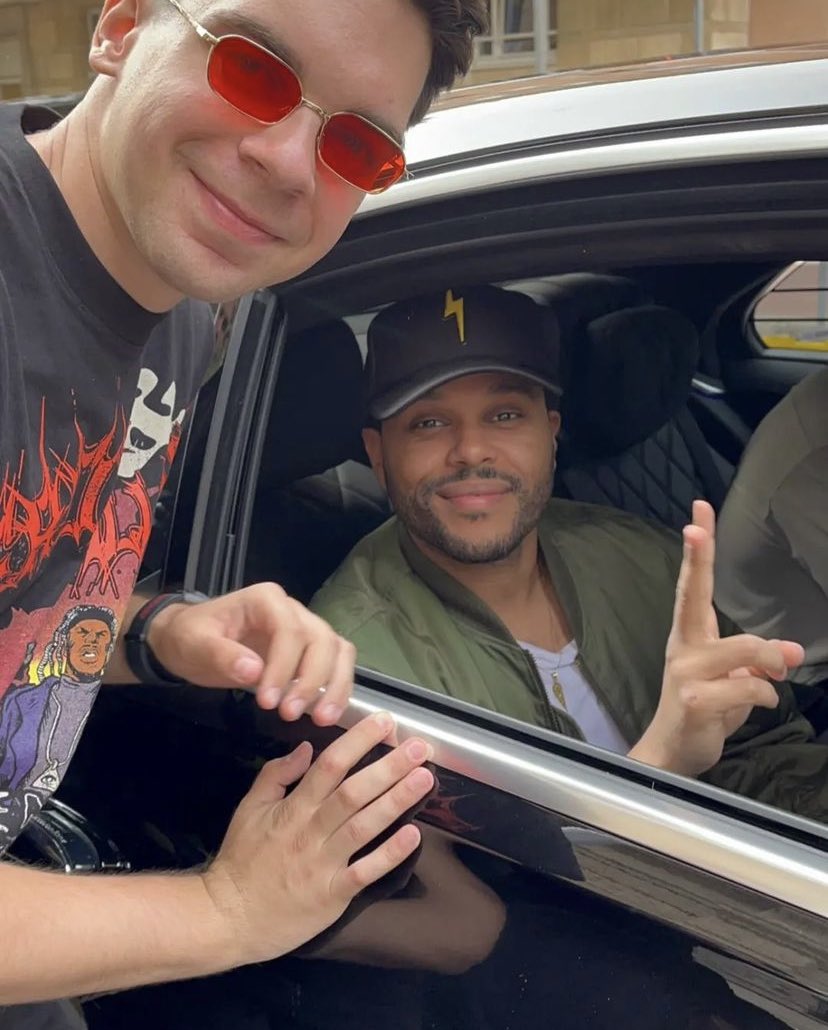 The Weeknd Access on Twitter: ".@theweeknd with fans in Düsseldorf, Germany. https://t.co ...